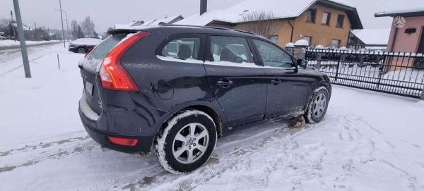 Pelēks Volvo XC60 2012 Viļņa, ar dzinēja tilpumu 2.40 L un nobraukumu 259 tūkst. km par 9850 €, foto 1 vietnē AUTOMOTO.COM.LV