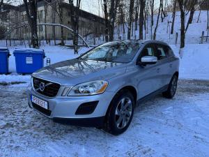 Pelēks Volvo XC60 2012 Alīta, ar dzinēja tilpumu 2.40 L un nobraukumu 293 tūkst. km par 7950 €, foto  vietnē AUTOMOTO.COM.LV