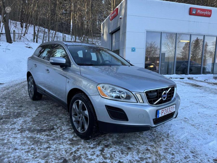 Grey Volvo XC60 2012 in Alytus, with an engine capacity of 2.40 L and mileage of 293 thousand km for 7950 €, photo 2 on AUTOMOTO.COM.LV