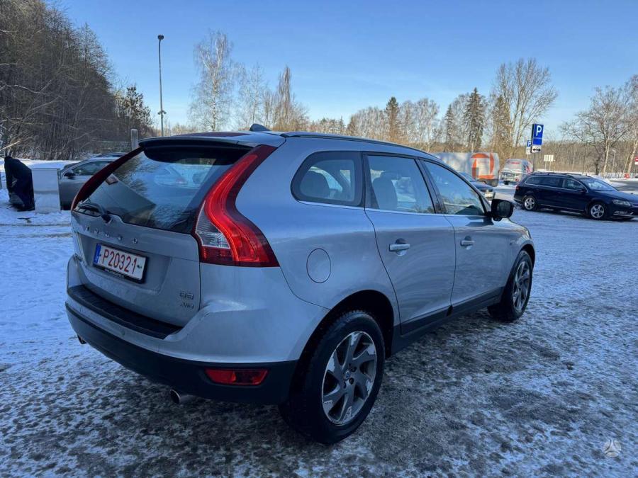 Grey Volvo XC60 2012 in Alytus, with an engine capacity of 2.40 L and mileage of 293 thousand km for 7950 €, photo 4 on AUTOMOTO.COM.LV