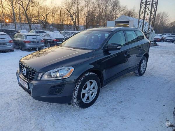 Pelēks Volvo XC60 2012 Marijampole, ar dzinēja tilpumu 2.40 L un nobraukumu 290 tūkst. km par 8800 €, foto 1 vietnē AUTOMOTO.COM.LV
