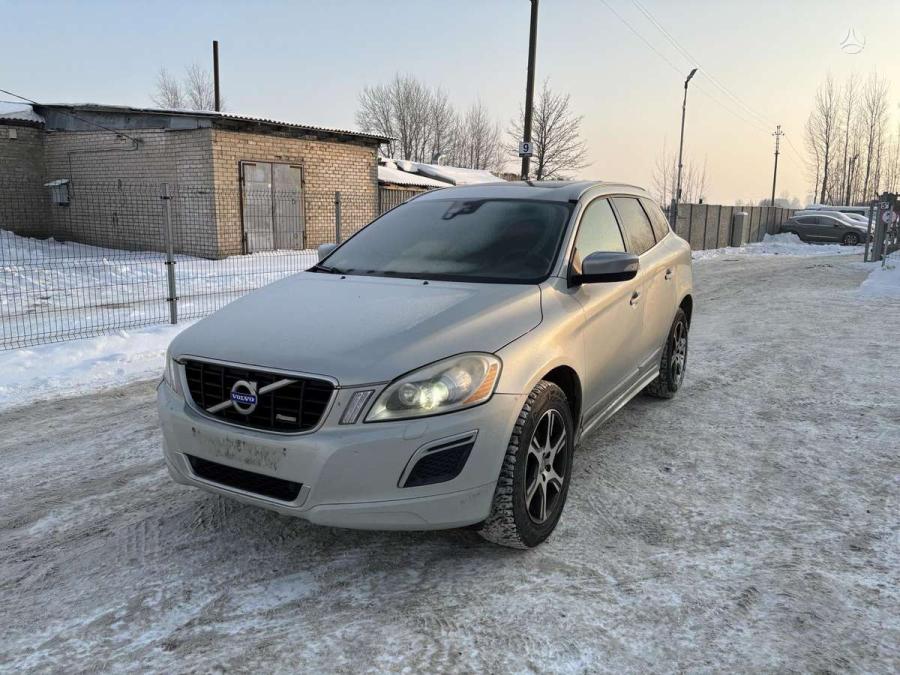 Grey Volvo XC60 2012 in Taurage, with an engine capacity of 1.98 L and mileage of 260 thousand km for 6350 €, photo 1 on AUTOMOTO.COM.LV