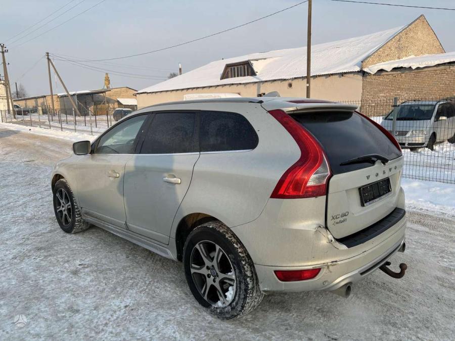 Grey Volvo XC60 2012 in Taurage, with an engine capacity of 1.98 L and mileage of 260 thousand km for 6350 €, photo 2 on AUTOMOTO.COM.LV