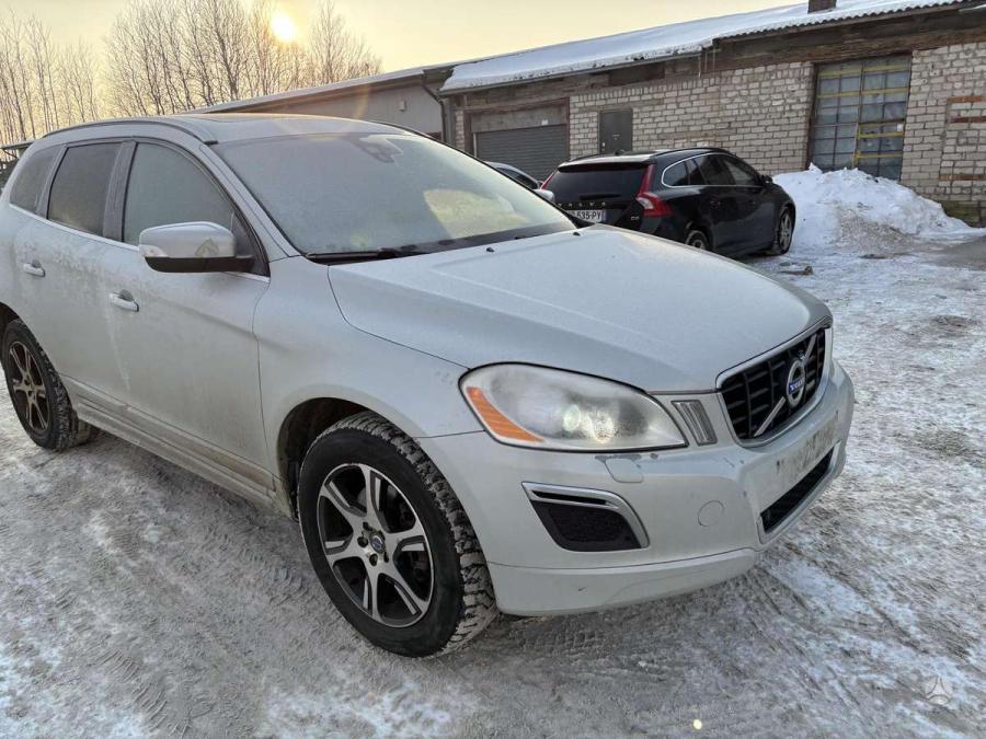 Grey Volvo XC60 2012 in Taurage, with an engine capacity of 1.98 L and mileage of 260 thousand km for 6350 €, photo 6 on AUTOMOTO.COM.LV