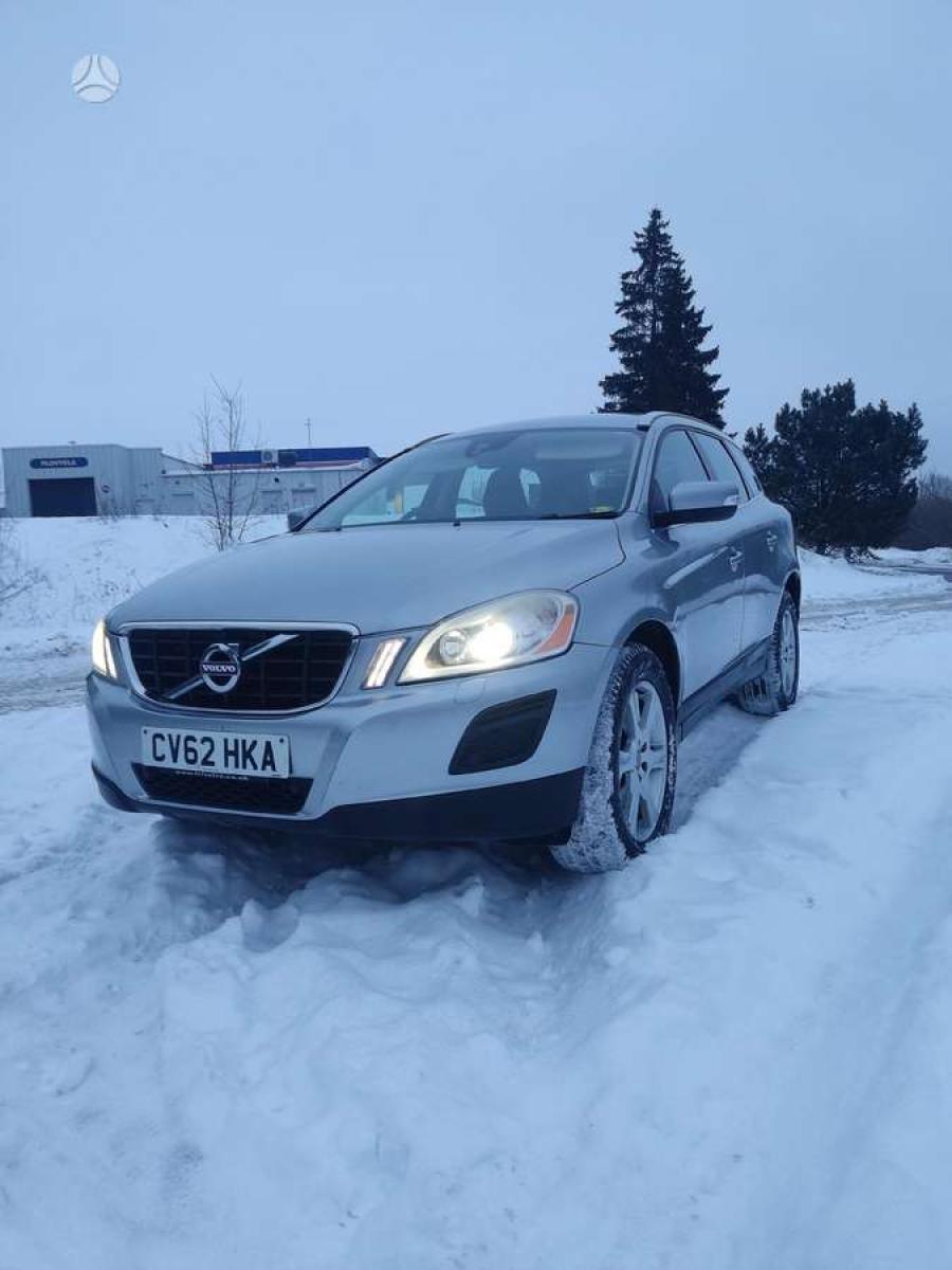 Pelēks Volvo XC60 2012 Utena, ar dzinēja tilpumu 2.40 L un nobraukumu 157 tūkst. km par 3699 €, foto 1 vietnē AUTOMOTO.COM.LV