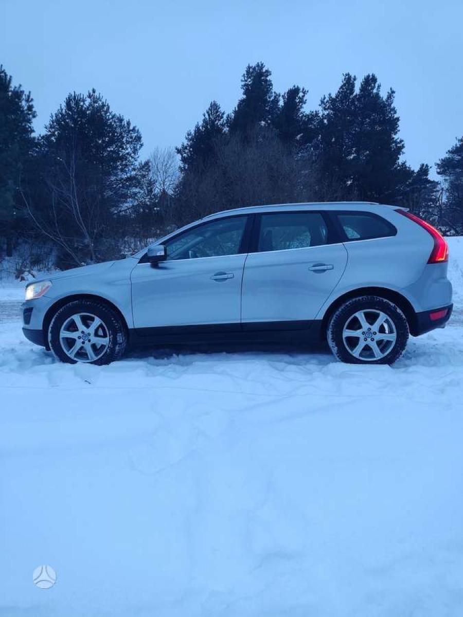 Pelēks Volvo XC60 2012 Utena, ar dzinēja tilpumu 2.40 L un nobraukumu 157 tūkst. km par 3699 €, foto 4 vietnē AUTOMOTO.COM.LV