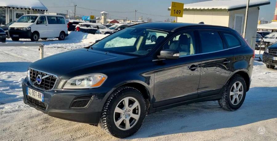 Pelēks Volvo XC60 2012 Viļņa, ar dzinēja tilpumu 2.40 L un nobraukumu 260 tūkst. km par 9350 €, foto 2 vietnē AUTOMOTO.COM.LV