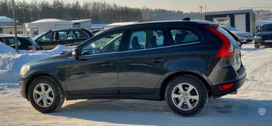 Pelēks Volvo XC60 2012 Viļņa, ar dzinēja tilpumu 2.40 L un nobraukumu 260 tūkst. km par 9350 €, foto 3 vietnē AUTOMOTO.COM.LV