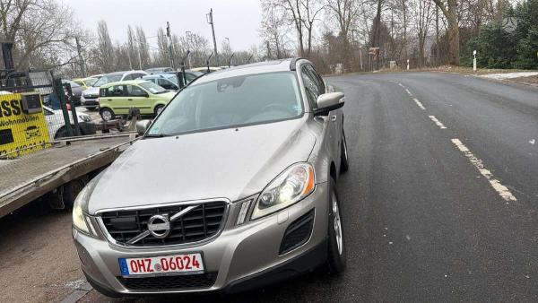 Grey Volvo XC60 2012 in Marijampole, with an engine capacity of 2.40 L and mileage of 290 thousand km for 9900 €, photo 1 on AUTOMOTO.COM.LV