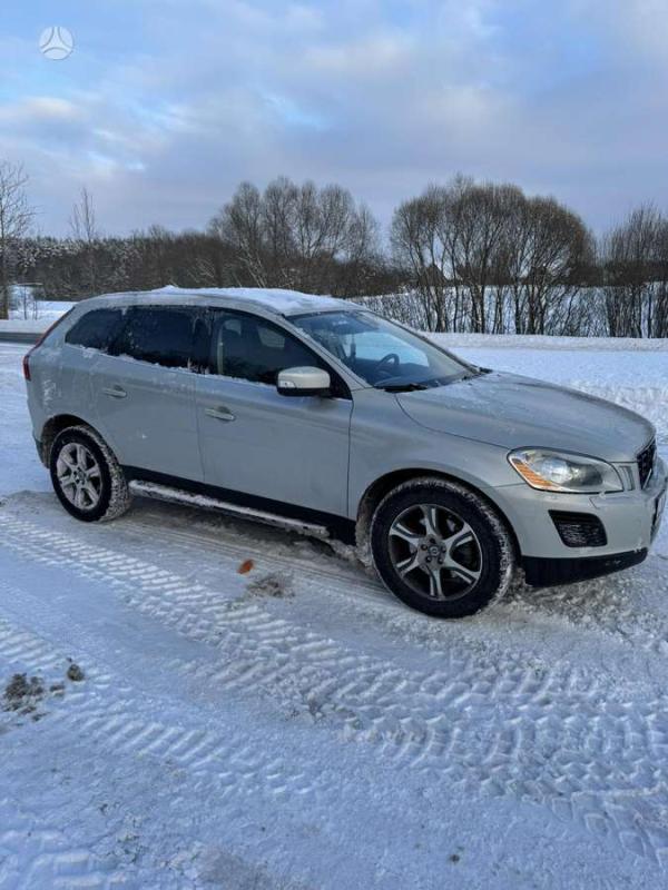 Grey Volvo XC60 2012 in Utena, with an engine capacity of 2.00 L and mileage of 190 thousand km for 10300 €, photo 3 on AUTOMOTO.COM.LV