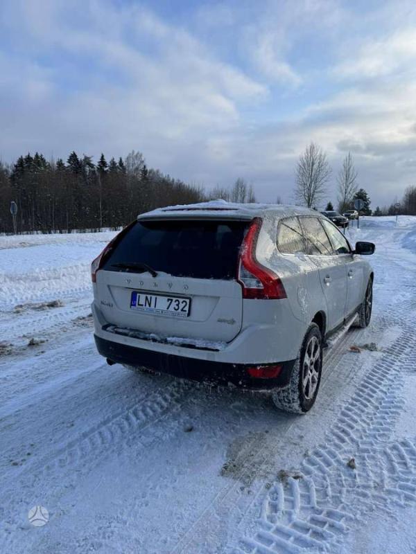 Grey Volvo XC60 2012 in Utena, with an engine capacity of 2.00 L and mileage of 190 thousand km for 10300 €, photo 5 on AUTOMOTO.COM.LV