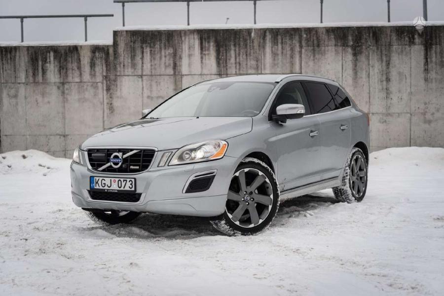 Grey Volvo XC60 2012 in Vilnius, with an engine capacity of 2.40 L and mileage of 277 thousand km for 9300 €, photo 1 on AUTOMOTO.COM.LV