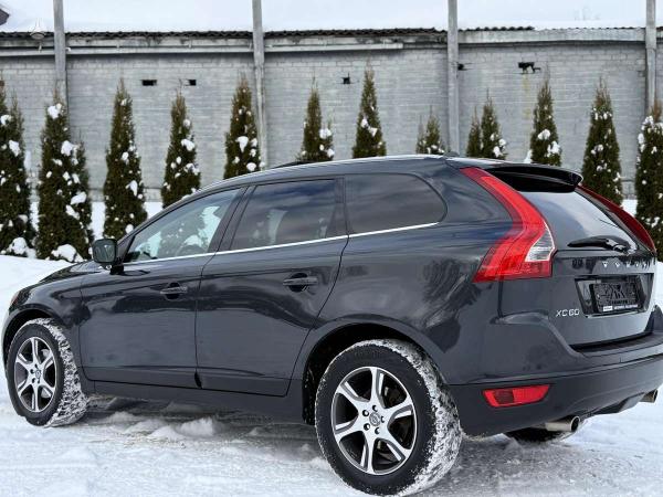 Grey Volvo XC60 2012 in Siauliai, with an engine capacity of 2.40 L and mileage of 290 thousand km for 11950 €, photo 7 on AUTOMOTO.COM.LV