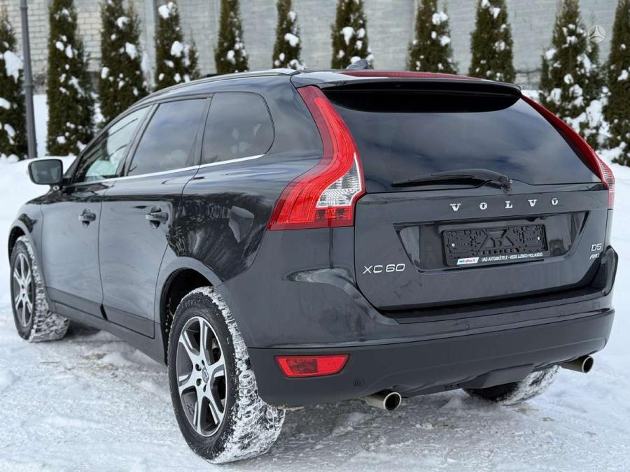 Grey Volvo XC60 2012 in Siauliai, with an engine capacity of 2.40 L and mileage of 290 thousand km for 11950 €, photo 9 on AUTOMOTO.COM.LV