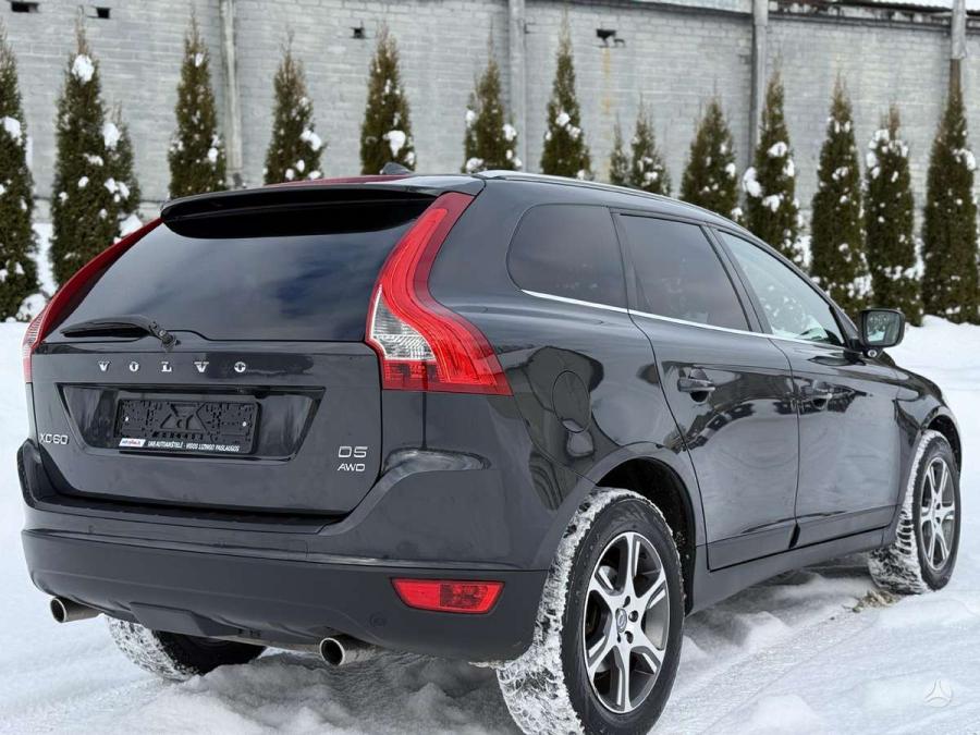 Grey Volvo XC60 2012 in Siauliai, with an engine capacity of 2.40 L and mileage of 290 thousand km for 11950 €, photo 10 on AUTOMOTO.COM.LV