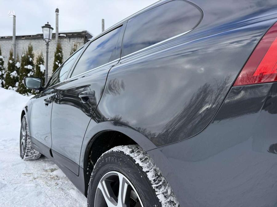 Grey Volvo XC60 2012 in Siauliai, with an engine capacity of 2.40 L and mileage of 290 thousand km for 11950 €, photo 11 on AUTOMOTO.COM.LV