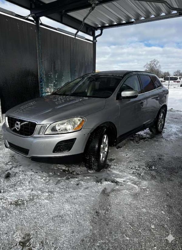 Pelēks Volvo XC60 2012 Klaipėda, ar dzinēja tilpumu 1.98 L un nobraukumu 296 tūkst. km par 5999 €, foto 1 vietnē AUTOMOTO.COM.LV