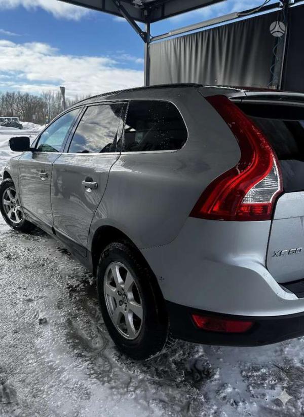 Pelēks Volvo XC60 2012 Klaipėda, ar dzinēja tilpumu 1.98 L un nobraukumu 296 tūkst. km par 5999 €, foto 4 vietnē AUTOMOTO.COM.LV