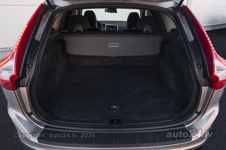 Pelēks Volvo XC60 2012 Tallina, ar dzinēja tilpumu 2.00 L un nobraukumu 194 tūkst. km par 7999 €, foto 14 vietnē AUTOMOTO.COM.LV