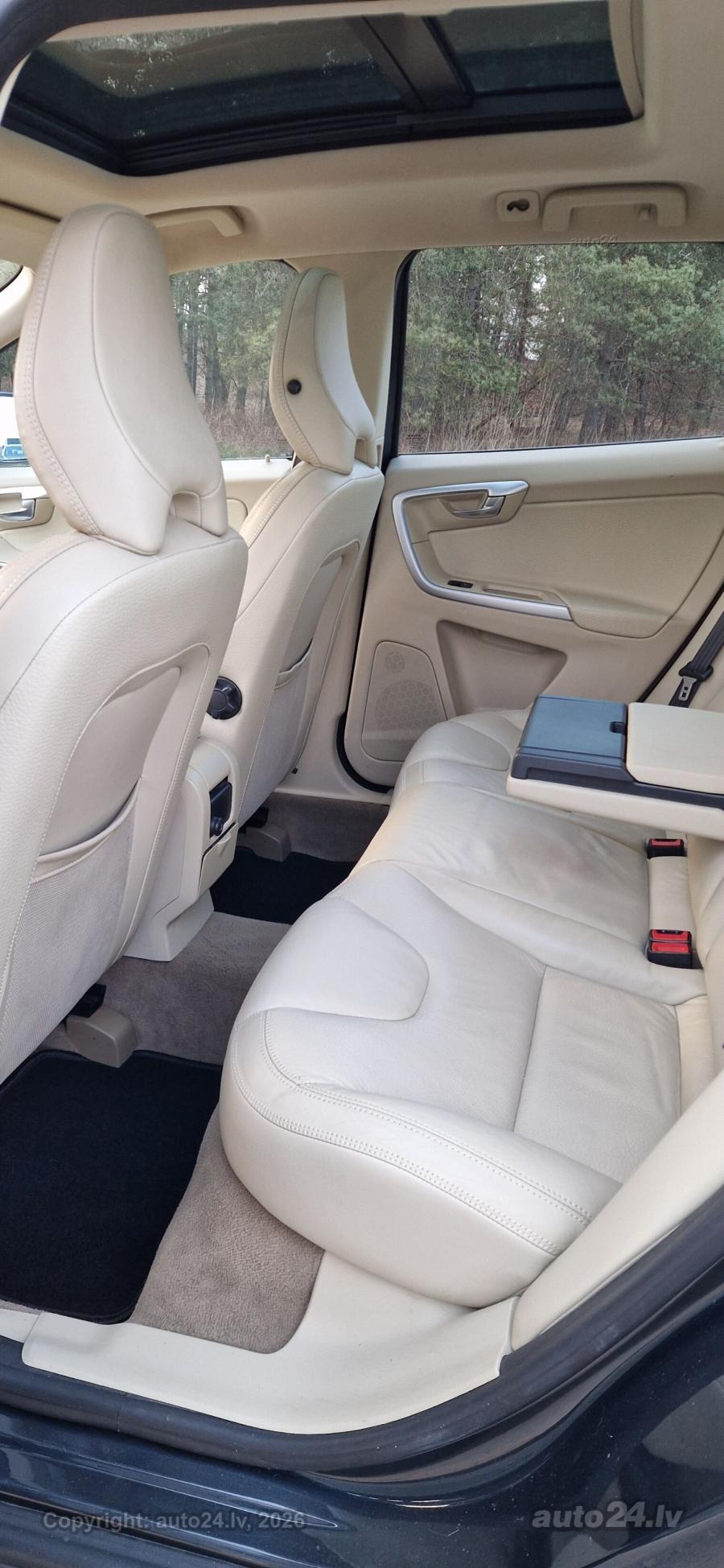 Pelēks Volvo XC60 2012 Tallina, ar dzinēja tilpumu 2.40 L un nobraukumu 239 tūkst. km par 9350 €, foto 13 vietnē AUTOMOTO.COM.LV
