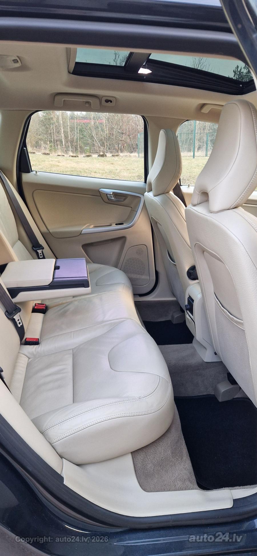 Pelēks Volvo XC60 2012 Tallina, ar dzinēja tilpumu 2.40 L un nobraukumu 239 tūkst. km par 9350 €, foto 15 vietnē AUTOMOTO.COM.LV