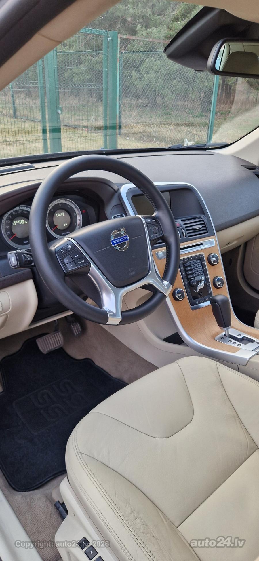 Pelēks Volvo XC60 2012 Tallina, ar dzinēja tilpumu 2.40 L un nobraukumu 239 tūkst. km par 9350 €, foto 23 vietnē AUTOMOTO.COM.LV