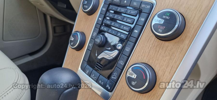 Pelēks Volvo XC60 2012 Tallina, ar dzinēja tilpumu 2.40 L un nobraukumu 239 tūkst. km par 9350 €, foto 25 vietnē AUTOMOTO.COM.LV