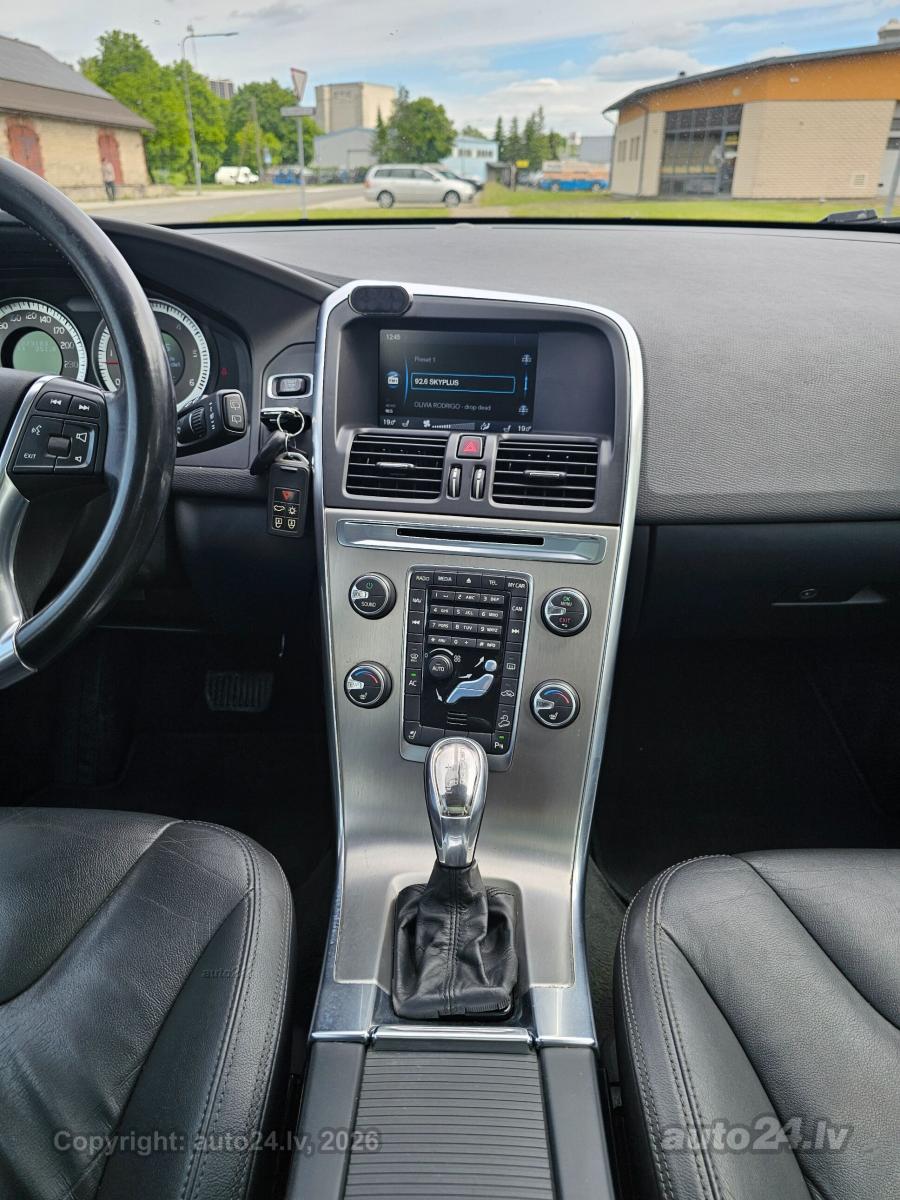 Pelēks Volvo XC60 2012 Paide, ar dzinēja tilpumu 2.40 L un nobraukumu 274 tūkst. km par 8950 €, foto 11 vietnē AUTOMOTO.COM.LV