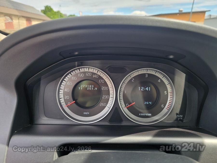 Pelēks Volvo XC60 2012 Paide, ar dzinēja tilpumu 2.40 L un nobraukumu 274 tūkst. km par 8950 €, foto 12 vietnē AUTOMOTO.COM.LV