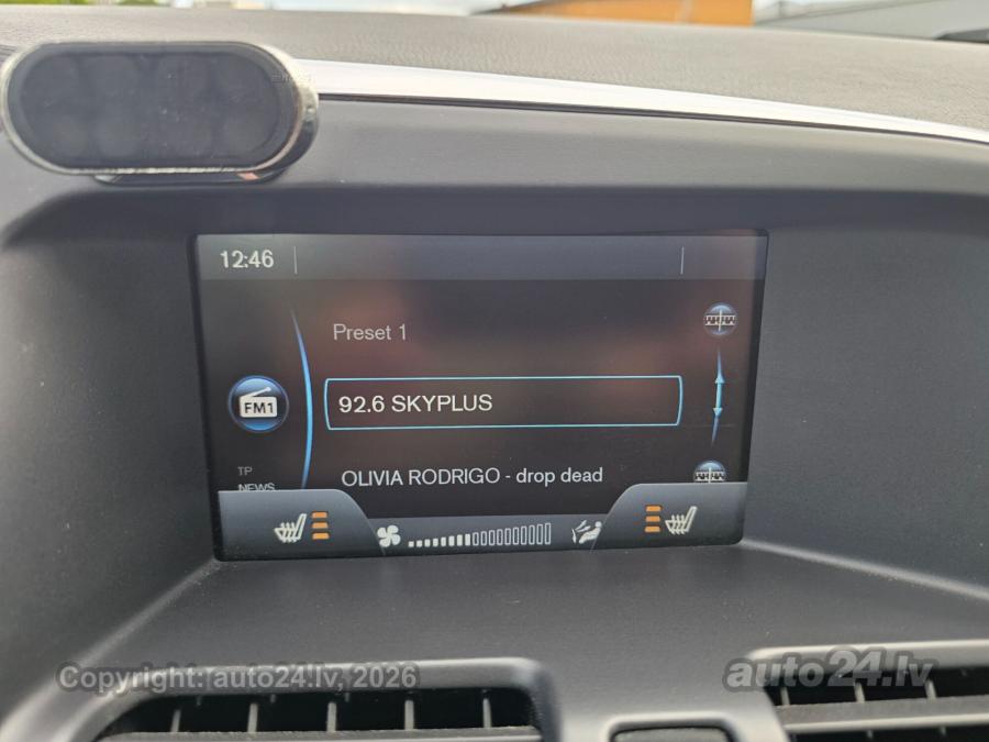 Pelēks Volvo XC60 2012 Paide, ar dzinēja tilpumu 2.40 L un nobraukumu 274 tūkst. km par 8950 €, foto 17 vietnē AUTOMOTO.COM.LV