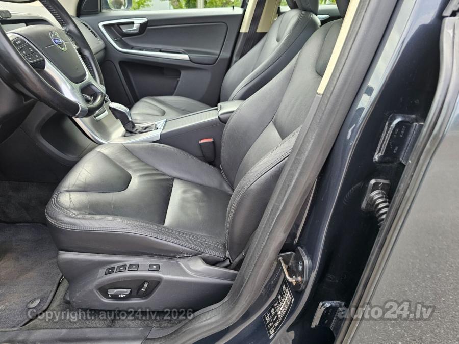Pelēks Volvo XC60 2012 Paide, ar dzinēja tilpumu 2.40 L un nobraukumu 274 tūkst. km par 8950 €, foto 23 vietnē AUTOMOTO.COM.LV