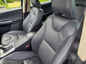 Pelēks Volvo XC60 2012 Paide, ar dzinēja tilpumu 2.40 L un nobraukumu 274 tūkst. km par 8950 €, foto 25 vietnē AUTOMOTO.COM.LV