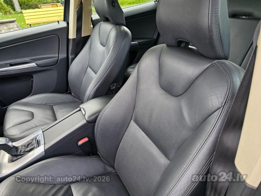 Pelēks Volvo XC60 2012 Paide, ar dzinēja tilpumu 2.40 L un nobraukumu 274 tūkst. km par 8950 €, foto 25 vietnē AUTOMOTO.COM.LV