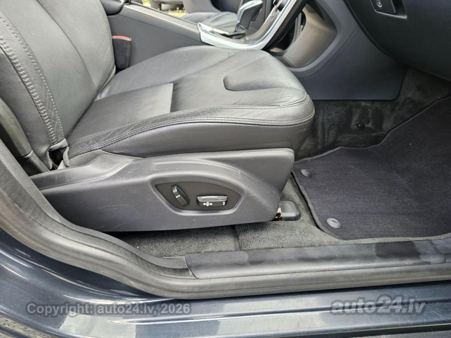 Pelēks Volvo XC60 2012 Paide, ar dzinēja tilpumu 2.40 L un nobraukumu 274 tūkst. km par 8950 €, foto 26 vietnē AUTOMOTO.COM.LV