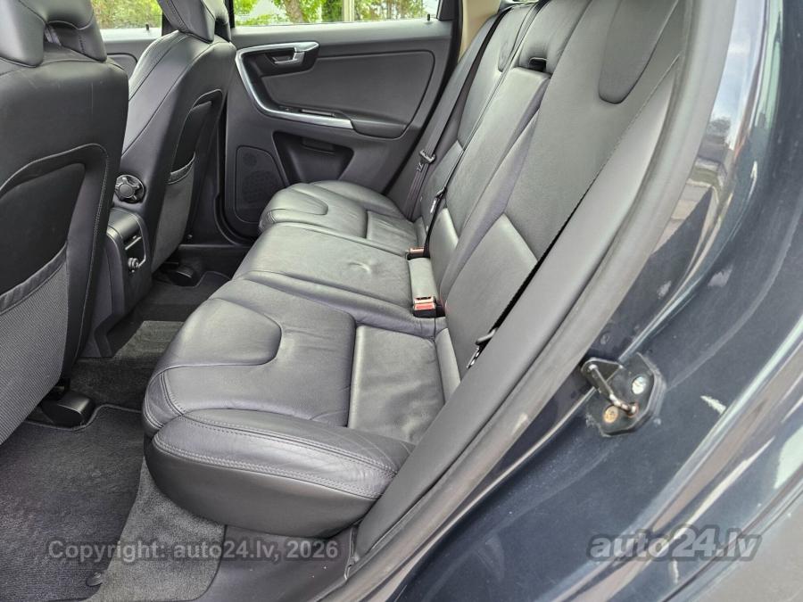 Pelēks Volvo XC60 2012 Paide, ar dzinēja tilpumu 2.40 L un nobraukumu 274 tūkst. km par 8950 €, foto 27 vietnē AUTOMOTO.COM.LV