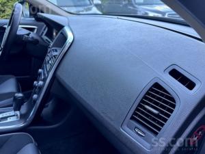 Grey Volvo XC60 2012 in Riga, with an engine capacity of 2.00 L and mileage of 194 thousand km for 9700 €, photo 14 on AUTOMOTO.COM.LV
