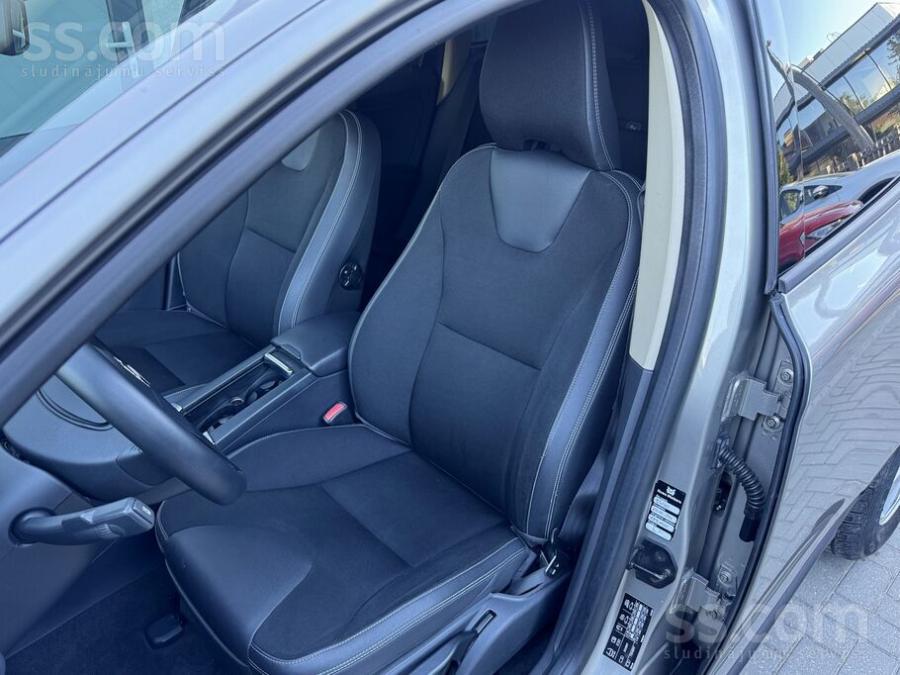 Grey Volvo XC60 2012 in Riga, with an engine capacity of 2.00 L and mileage of 194 thousand km for 9700 €, photo 18 on AUTOMOTO.COM.LV