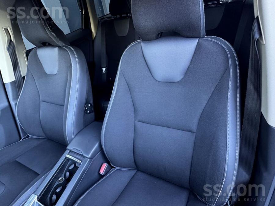 Grey Volvo XC60 2012 in Riga, with an engine capacity of 2.00 L and mileage of 194 thousand km for 9700 €, photo 19 on AUTOMOTO.COM.LV