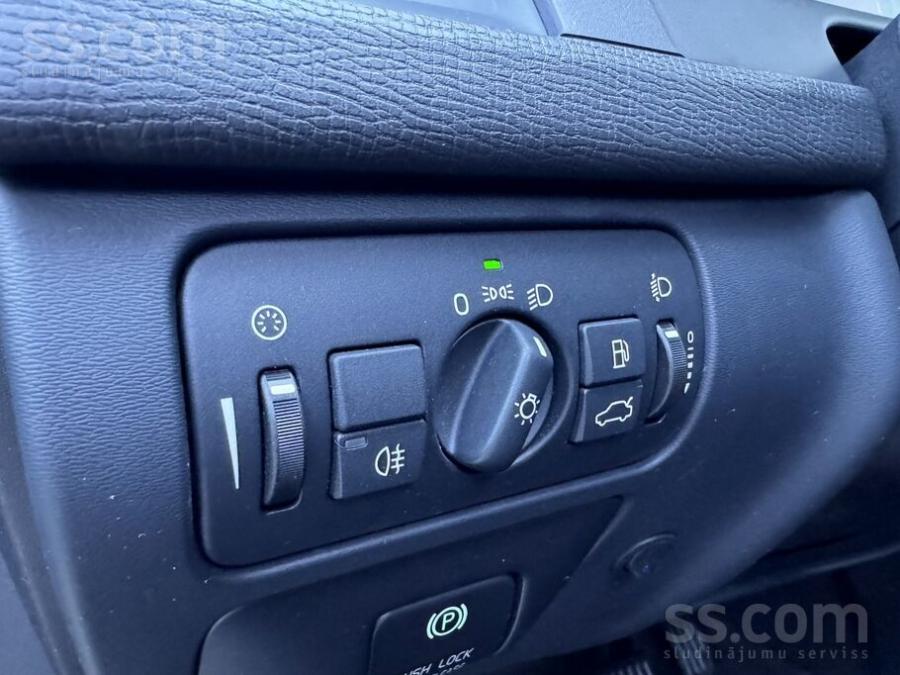 Grey Volvo XC60 2012 in Riga, with an engine capacity of 2.00 L and mileage of 194 thousand km for 9700 €, photo 20 on AUTOMOTO.COM.LV