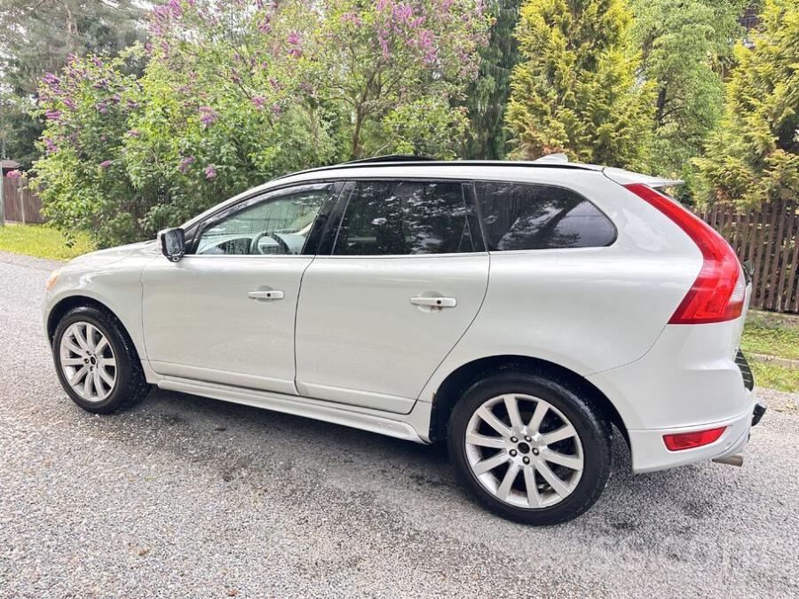 Grey Volvo XC60 2012 in Riga, with an engine capacity of 2.40 L and mileage of 317 thousand km for 8150 €, photo 1 on AUTOMOTO.COM.LV