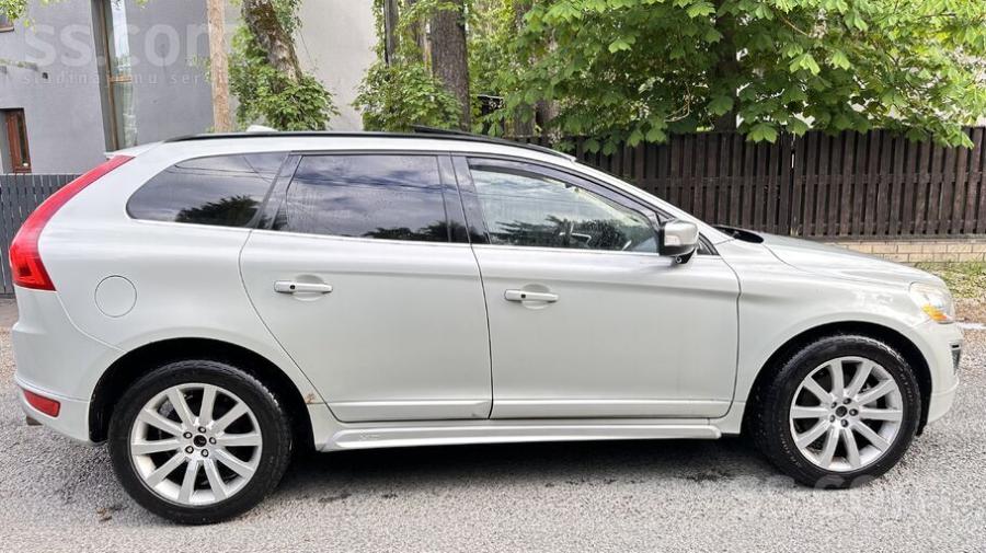 Grey Volvo XC60 2012 in Riga, with an engine capacity of 2.40 L and mileage of 317 thousand km for 8150 €, photo 6 on AUTOMOTO.COM.LV