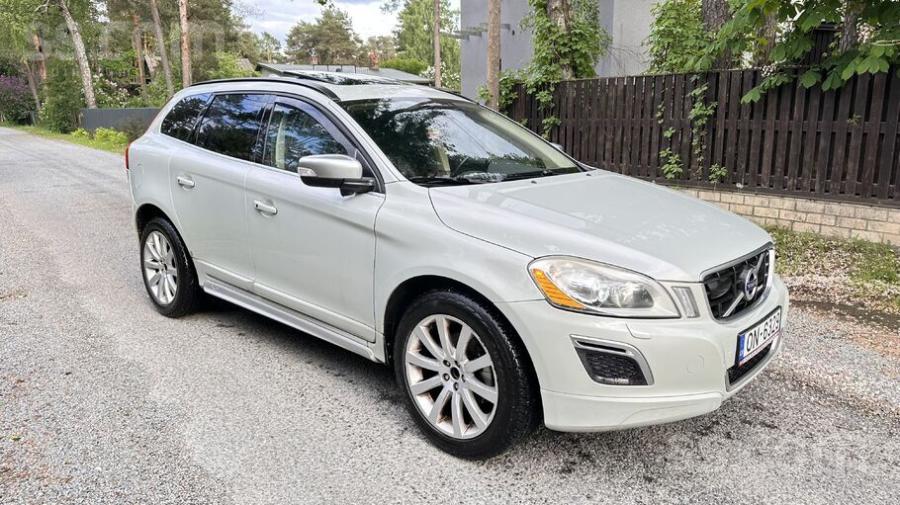 Grey Volvo XC60 2012 in Riga, with an engine capacity of 2.40 L and mileage of 317 thousand km for 8150 €, photo 7 on AUTOMOTO.COM.LV