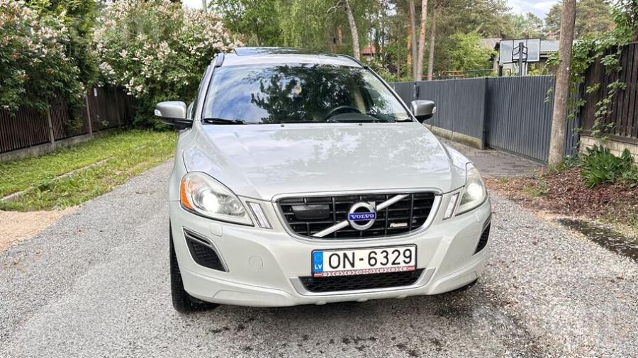 Grey Volvo XC60 2012 in Riga, with an engine capacity of 2.40 L and mileage of 317 thousand km for 8150 €, photo 8 on AUTOMOTO.COM.LV