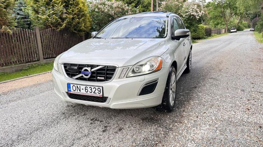 Grey Volvo XC60 2012 in Riga, with an engine capacity of 2.40 L and mileage of 317 thousand km for 8150 €, photo 9 on AUTOMOTO.COM.LV