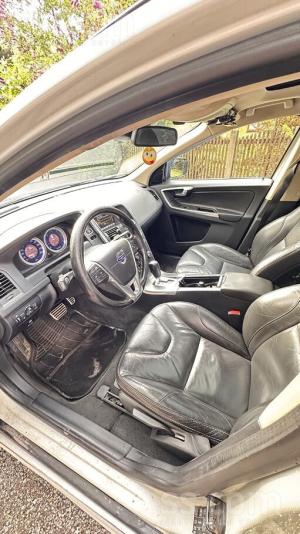 Grey Volvo XC60 2012 in Riga, with an engine capacity of 2.40 L and mileage of 317 thousand km for 8150 €, photo 11 on AUTOMOTO.COM.LV