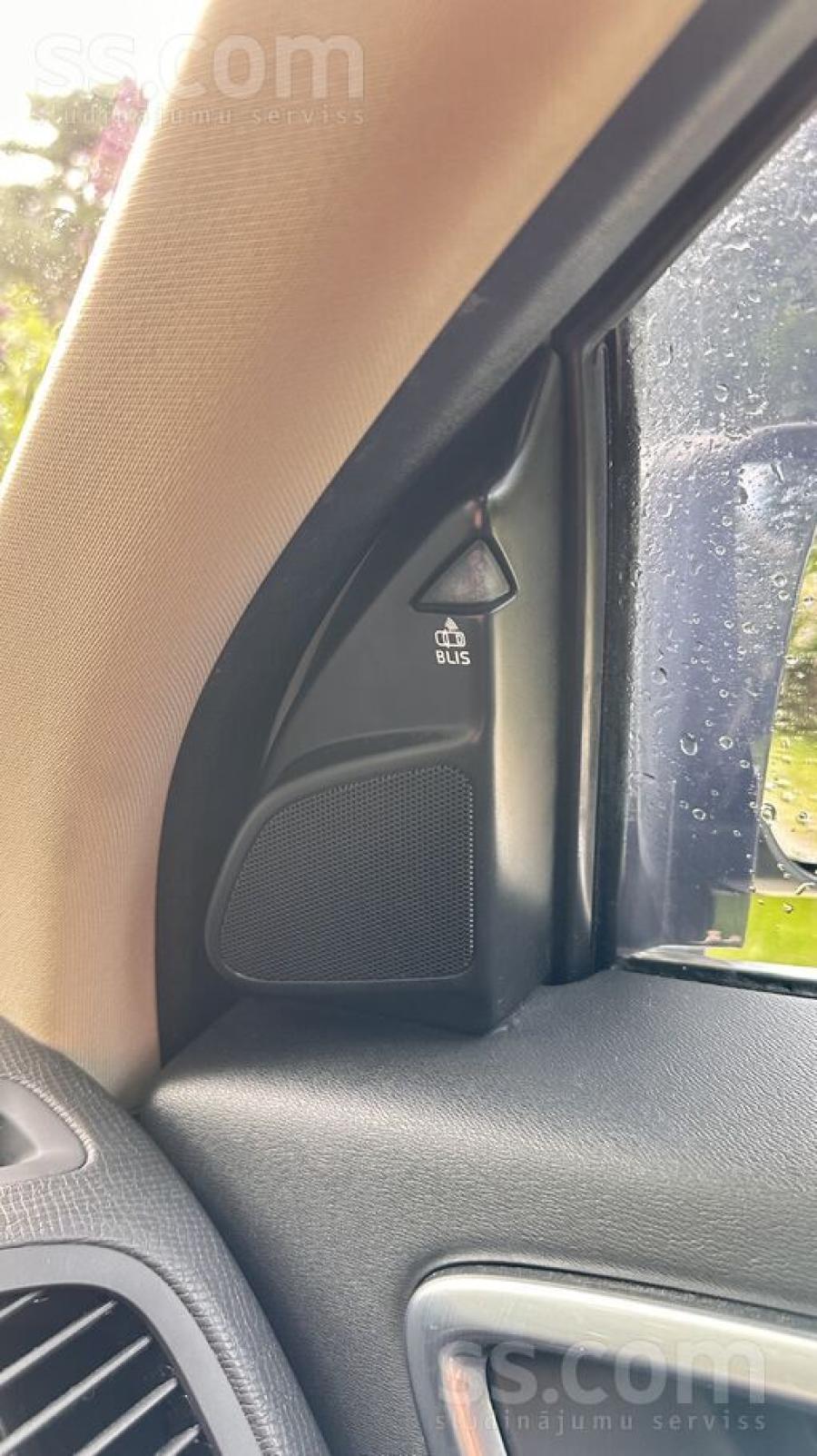 Grey Volvo XC60 2012 in Riga, with an engine capacity of 2.40 L and mileage of 317 thousand km for 8150 €, photo 18 on AUTOMOTO.COM.LV