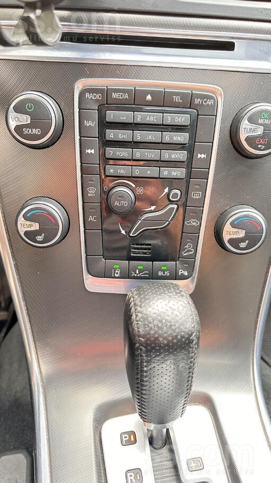 Grey Volvo XC60 2012 in Riga, with an engine capacity of 2.40 L and mileage of 317 thousand km for 8150 €, photo 19 on AUTOMOTO.COM.LV