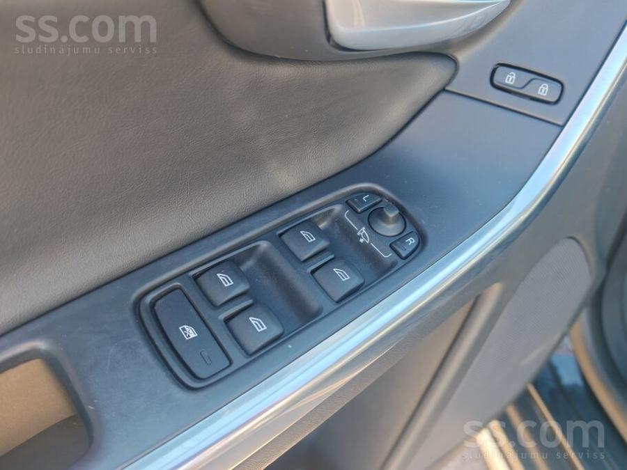 Grey Volvo XC60 2012 in Riga, with an engine capacity of 2.40 L and mileage of 335 thousand km for 9490 €, photo 17 on AUTOMOTO.COM.LV