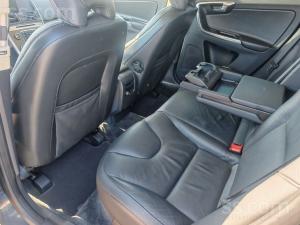 Grey Volvo XC60 2012 in Riga, with an engine capacity of 2.40 L and mileage of 335 thousand km for 9490 €, photo 21 on AUTOMOTO.COM.LV