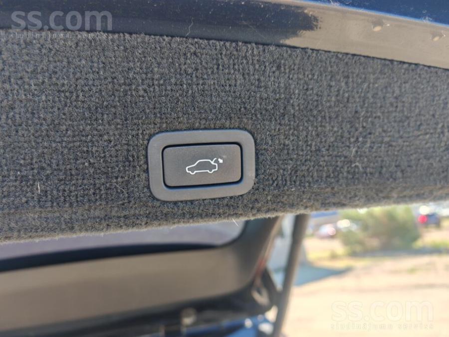 Grey Volvo XC60 2012 in Riga, with an engine capacity of 2.40 L and mileage of 335 thousand km for 9490 €, photo 22 on AUTOMOTO.COM.LV
